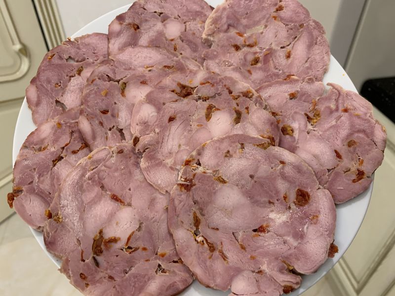 Ветчина из индейки в домашних условиях — рецепт с пошаговыми фото и ...