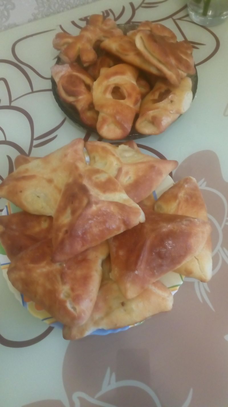 Курники с курицей и картошкой на дрожжевом тесте — рецепт с фото ...